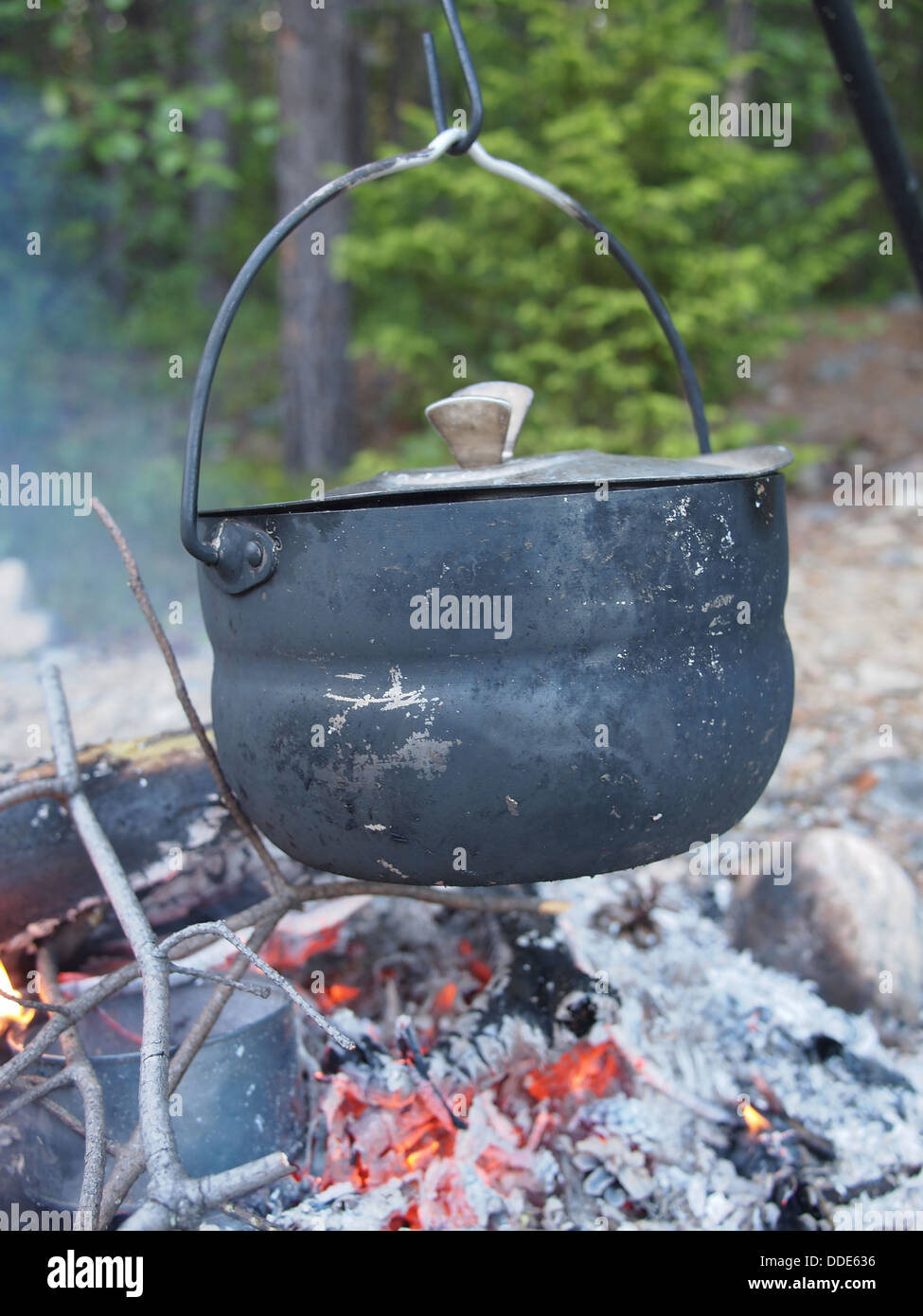 Traditional campfire cooking Stock Photo - Alamy