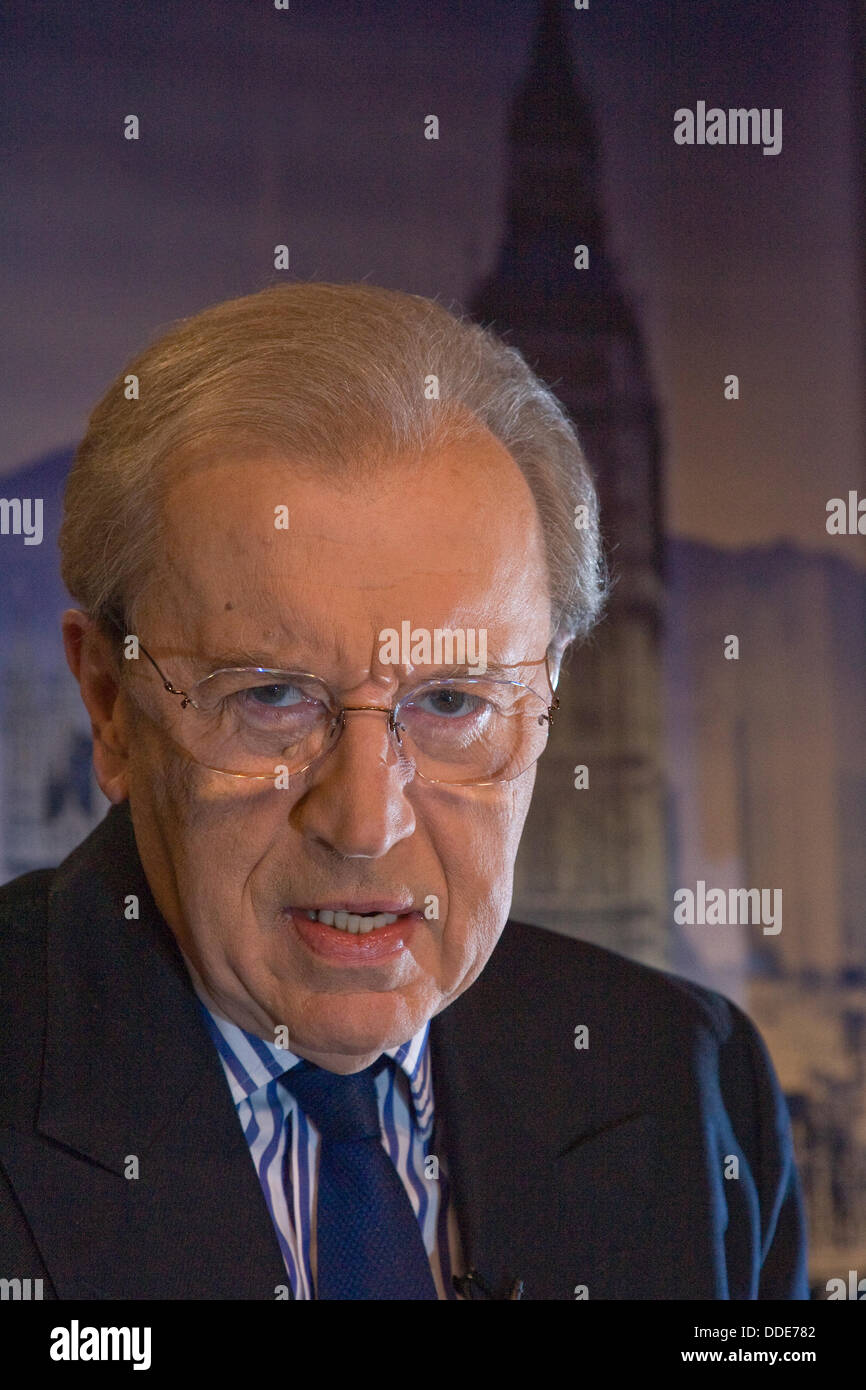 File Pic: Sir David Frost dies aged 74. Veteran broadcaster Sir David ...