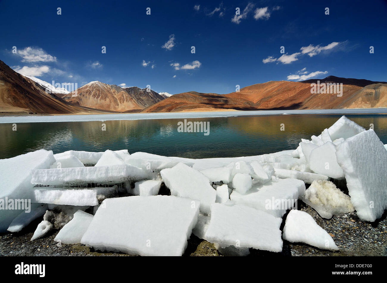Pang gong lake hi-res stock photography and images - Alamy