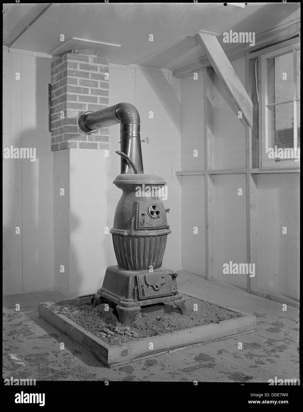 Vintage coal stove hi-res stock photography and images - Alamy