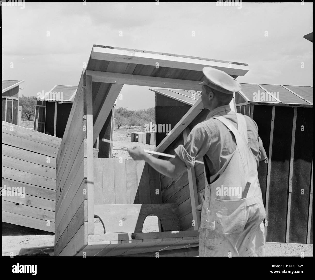 Construction workers during war hi-res stock photography and images - Alamy