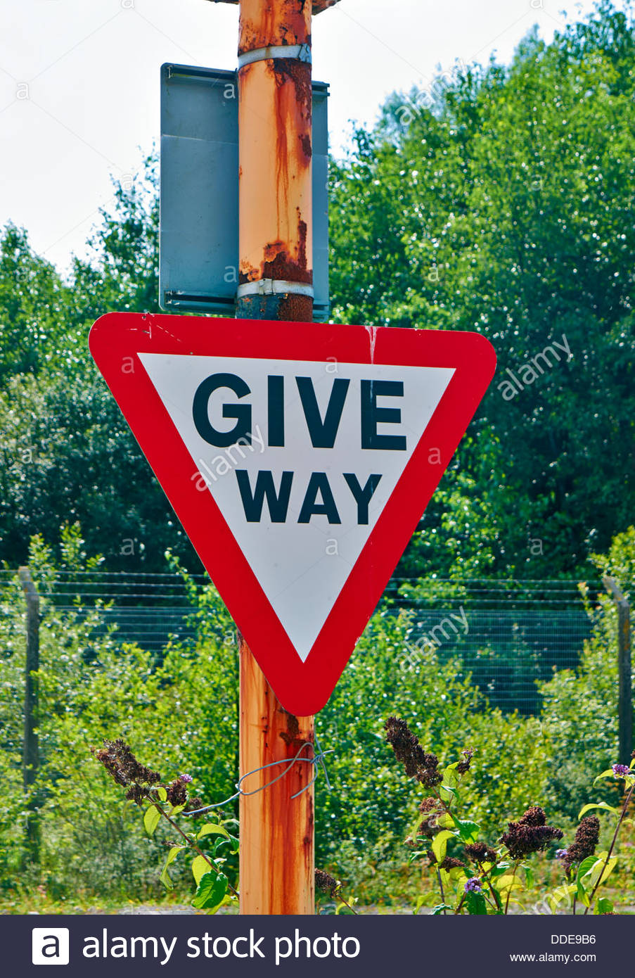 Give Way Sign Uk Stock Photos & Give Way Sign Uk Stock Images - Alamy