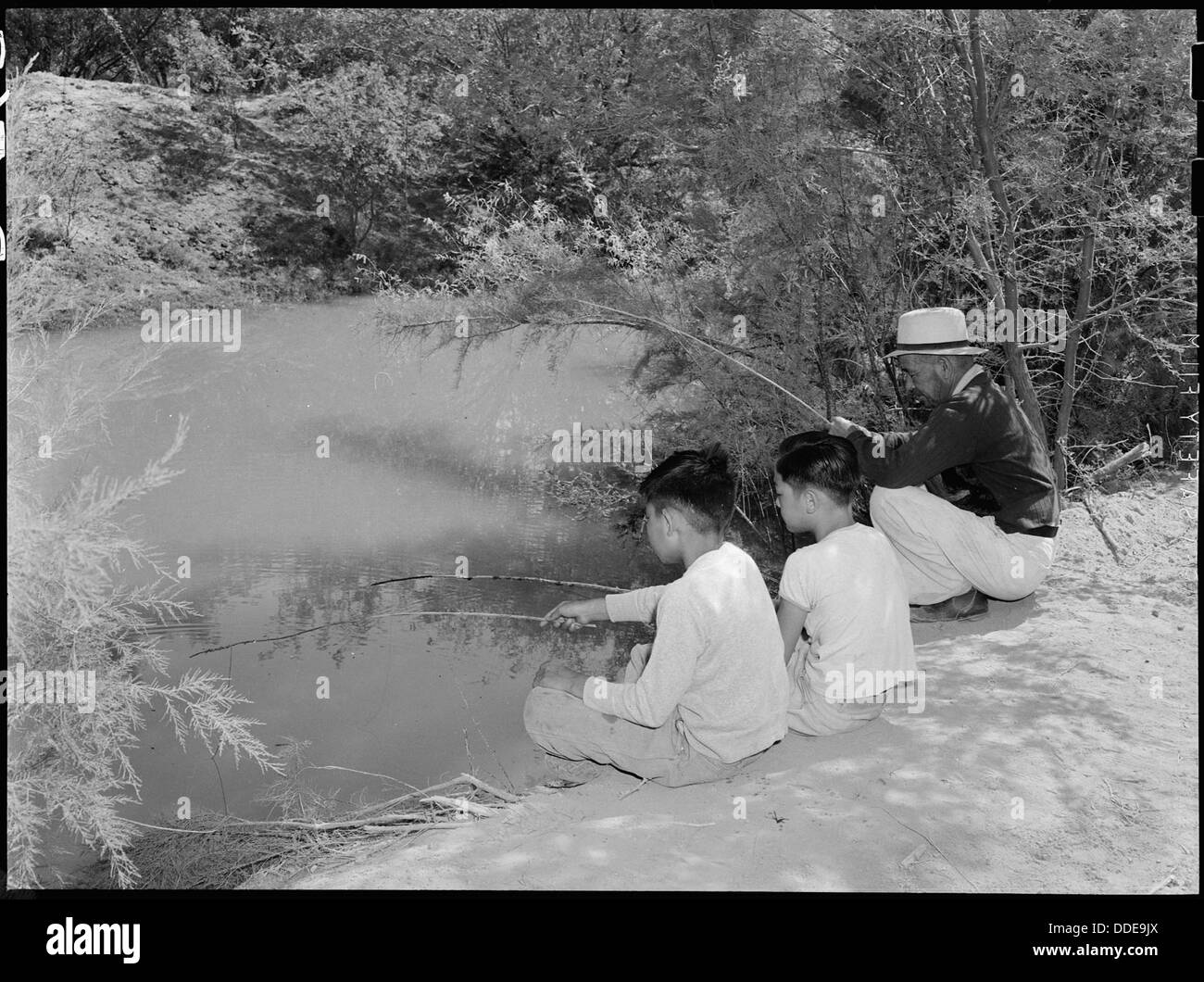Evacuees of Japanese ancestry at the Poston internment camp in Arizona ...