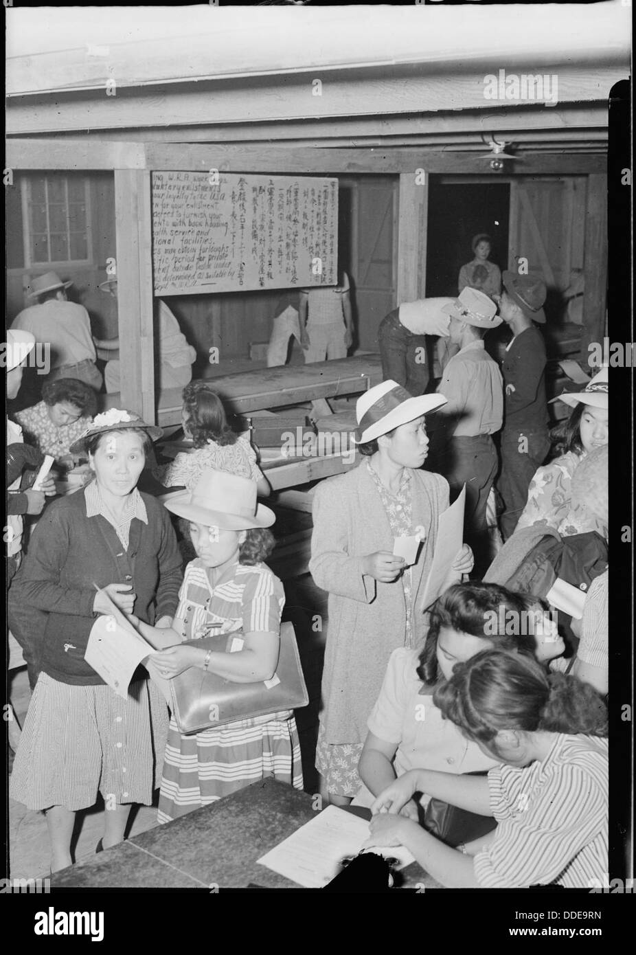 War relocation authority centers hi-res stock photography and images ...