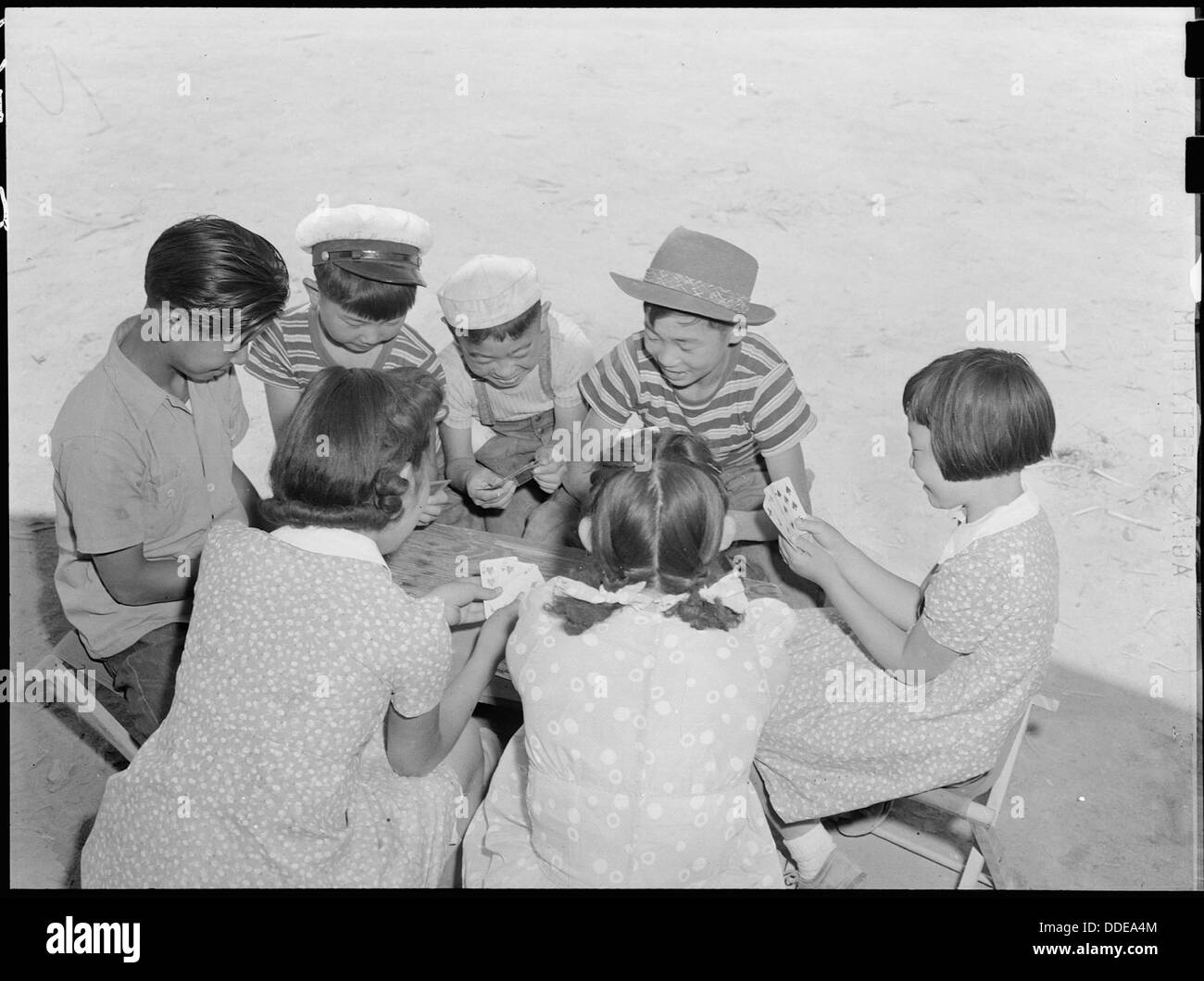 Evacuee children during world war ii hi-res stock photography and ...