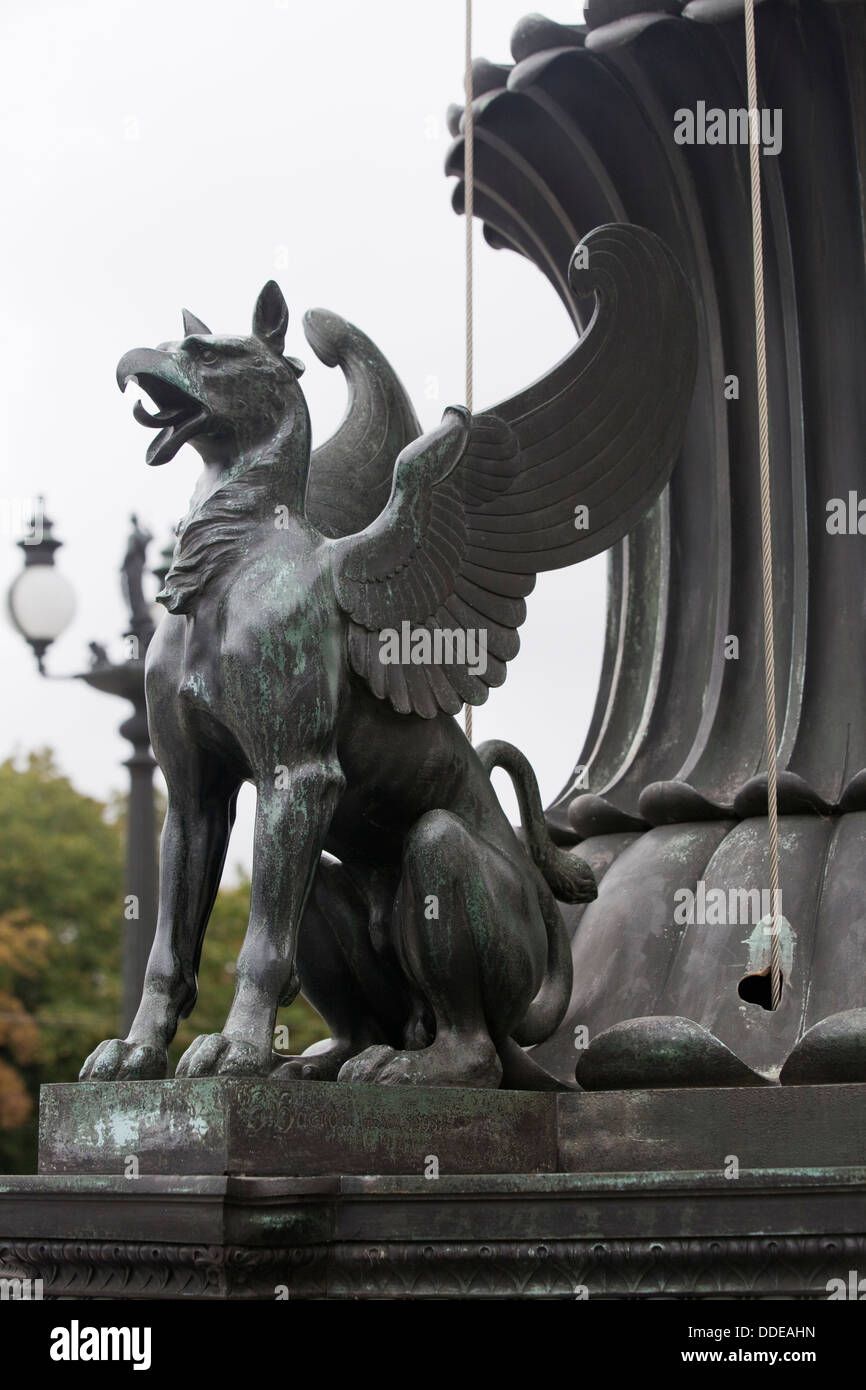 Griffin Sculptures High Resolution Stock Photography and Images - Alamy