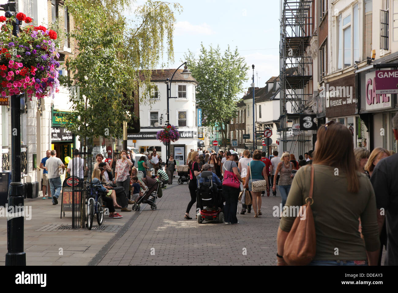 Busy town centre uk hi-res stock photography and images - Alamy