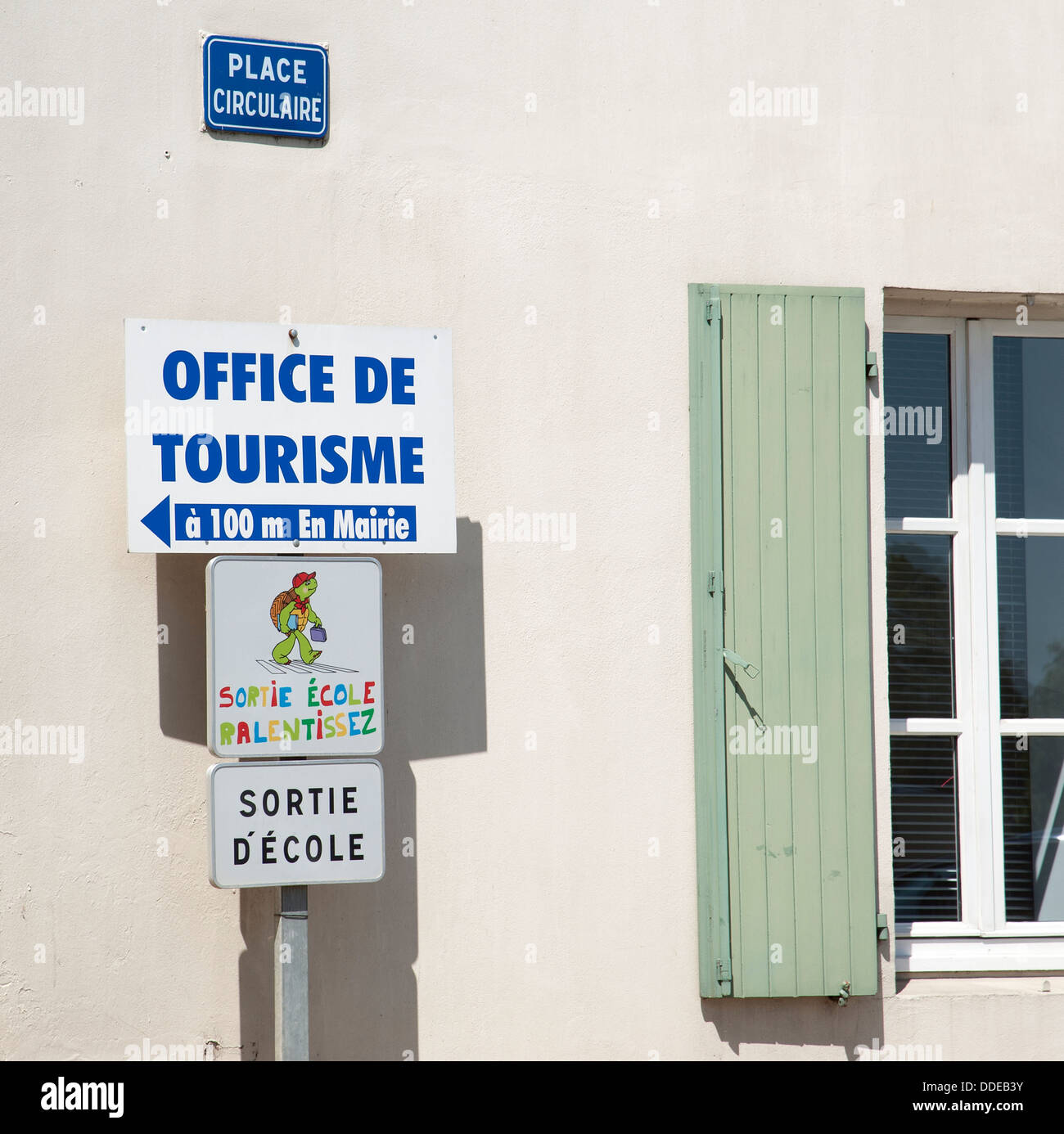French exit sign hi-res stock photography and images - Alamy