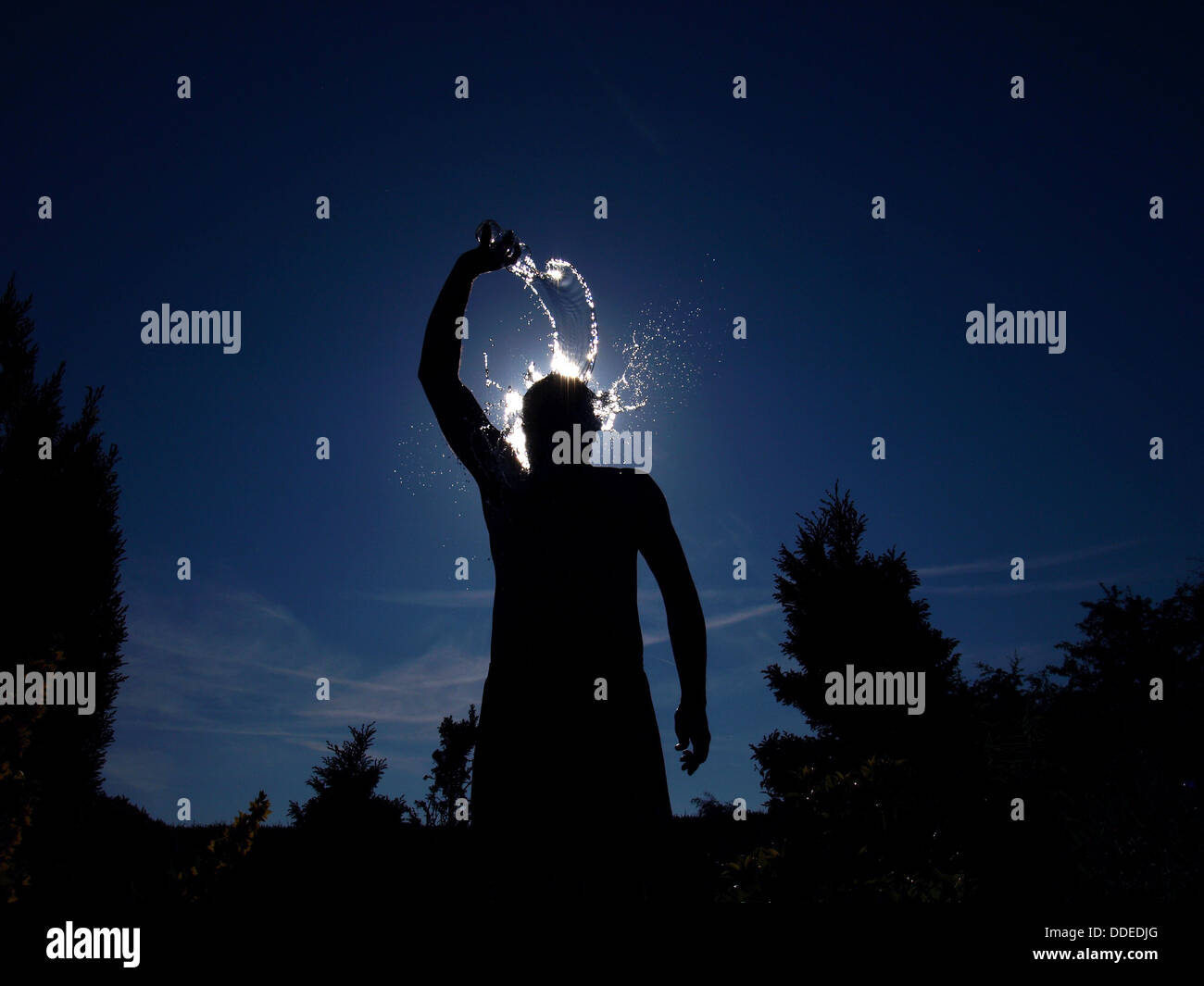 Keeping cool hi-res stock photography and images - Alamy