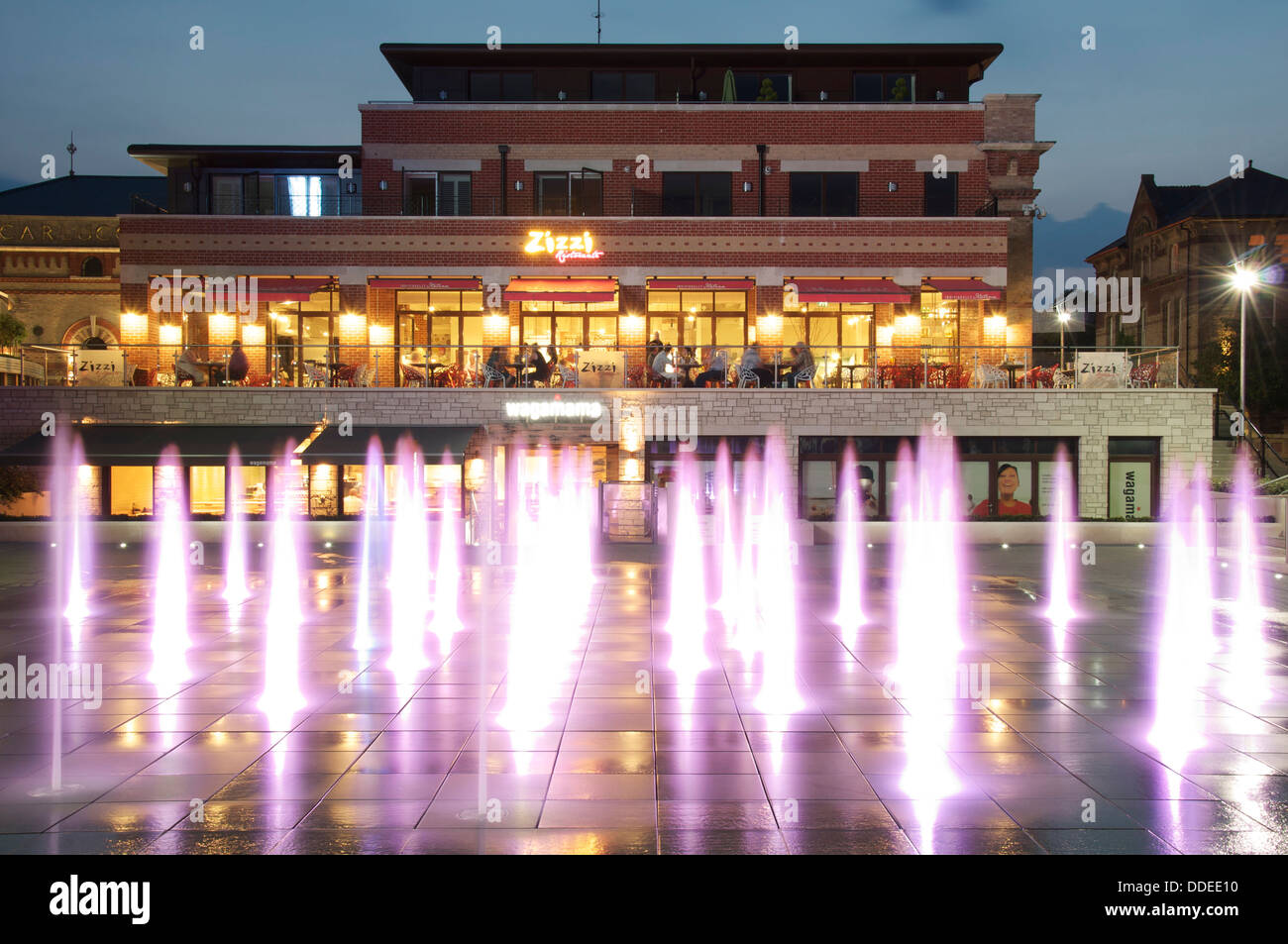 Brewery square fountains hi-res stock photography and images - Alamy
