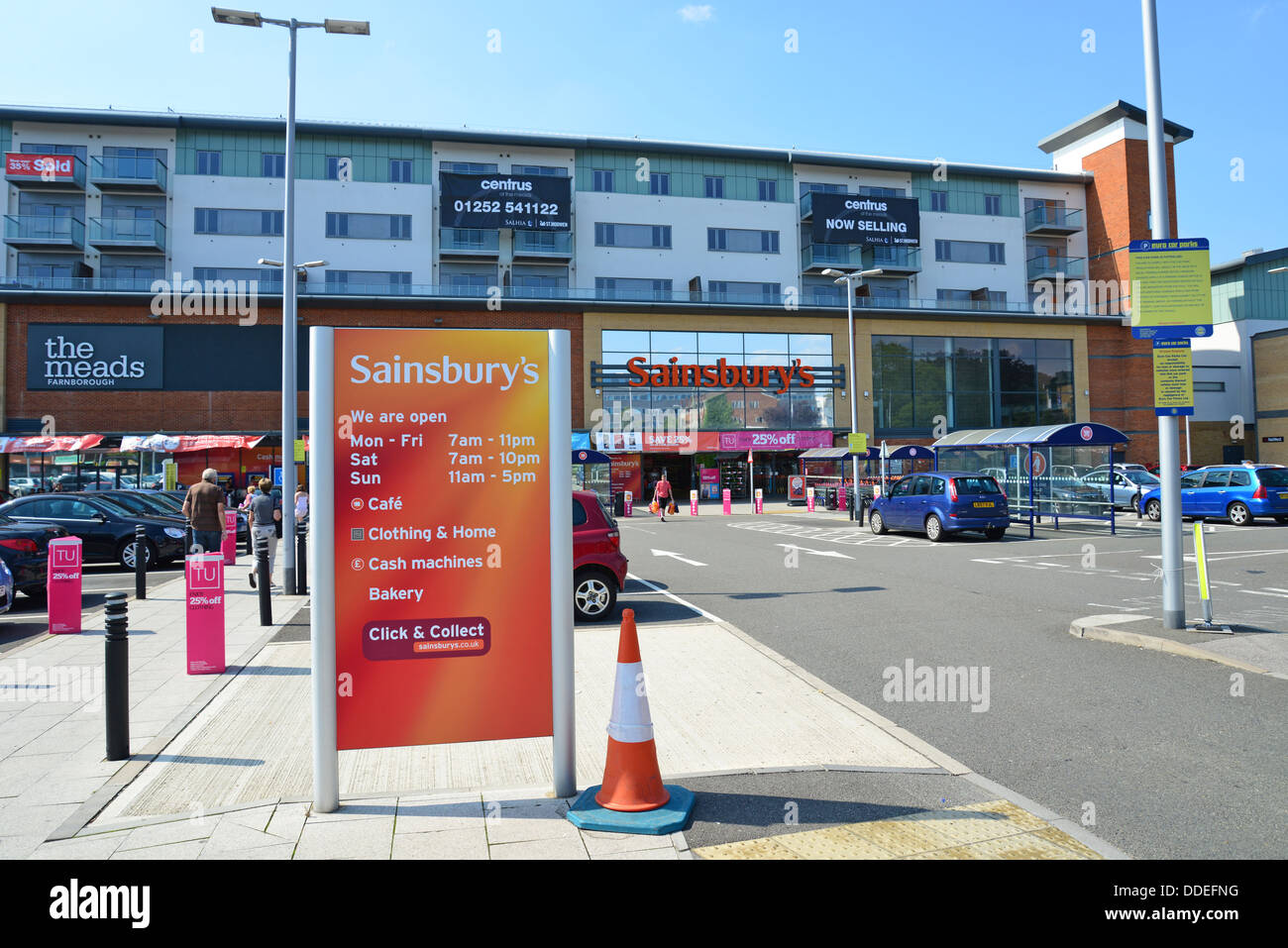 Farnborough town centre hampshire hi-res stock photography and images ...