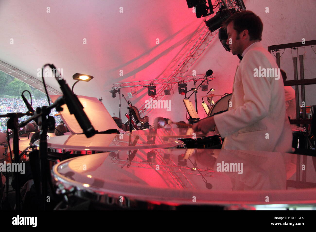 Outdoor concert classical crowd uk hi-res stock photography and images ...