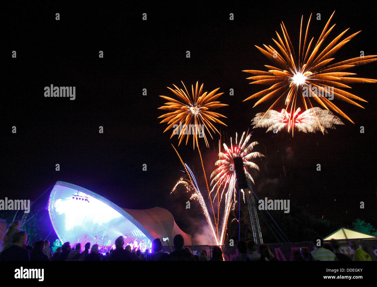 Stage fireworks hi-res stock photography and images - Alamy