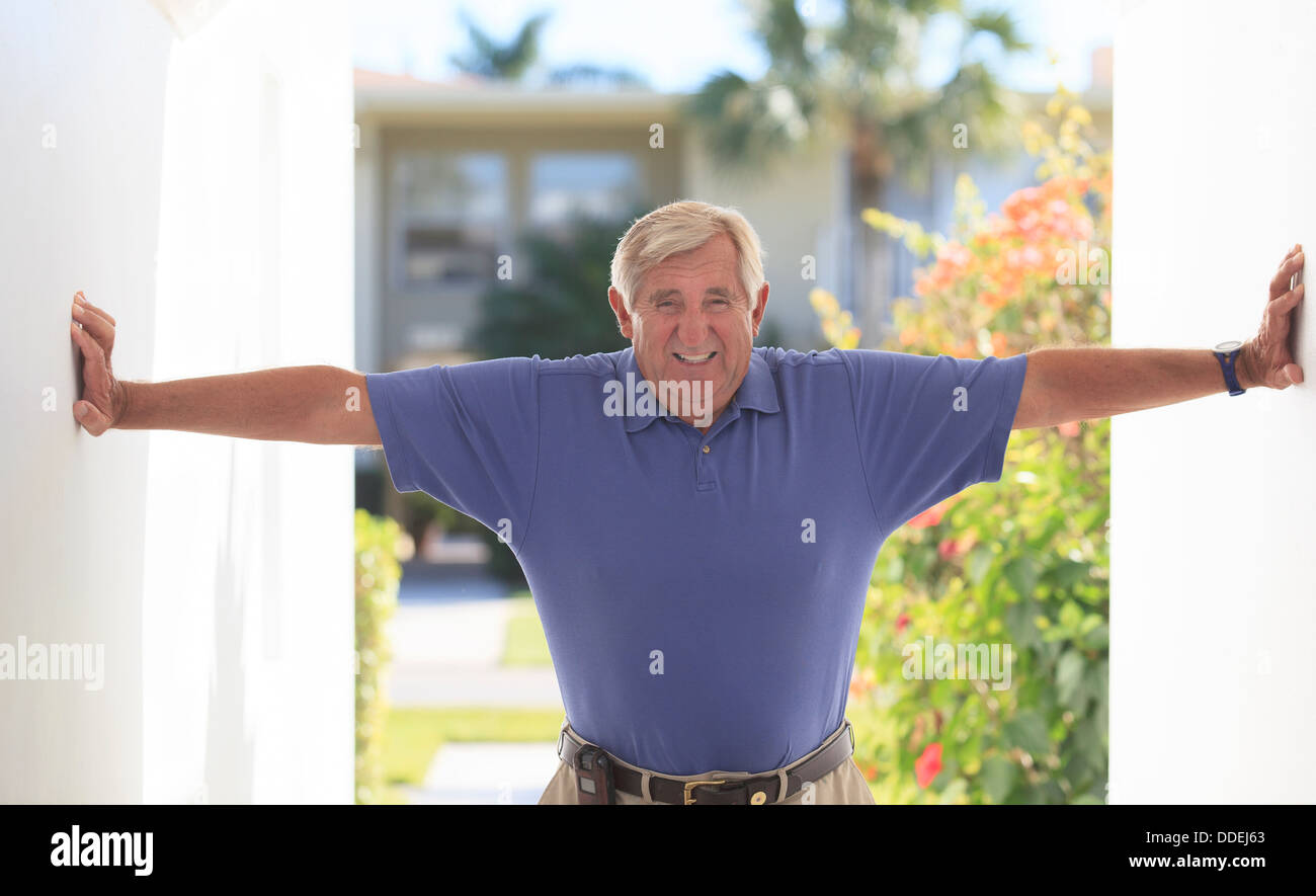 Pushing against wall hi-res stock photography and images - Alamy