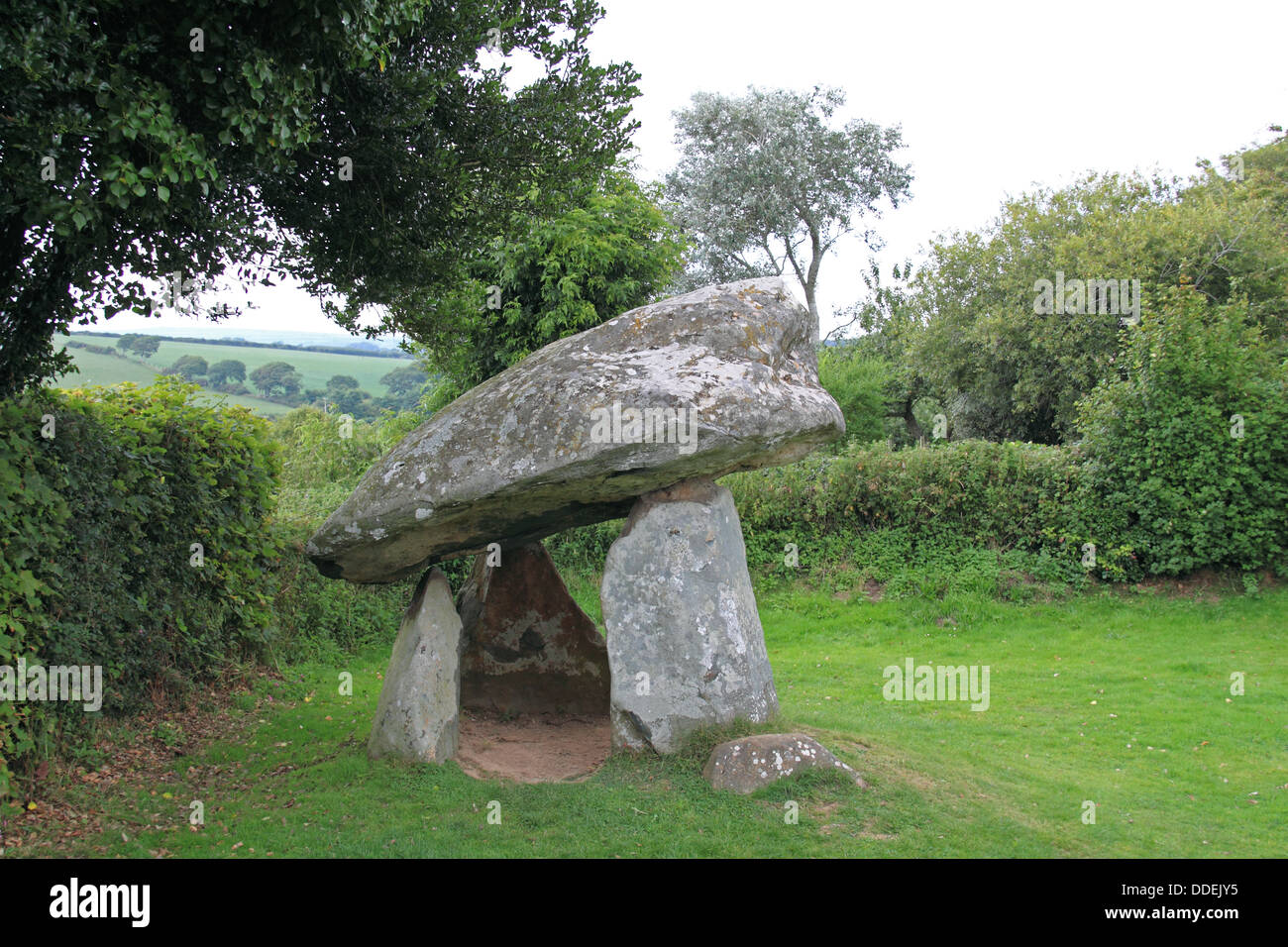 Carreg Coetan Arthur neolithic burial chamber, Newport, Pembrokeshire ...