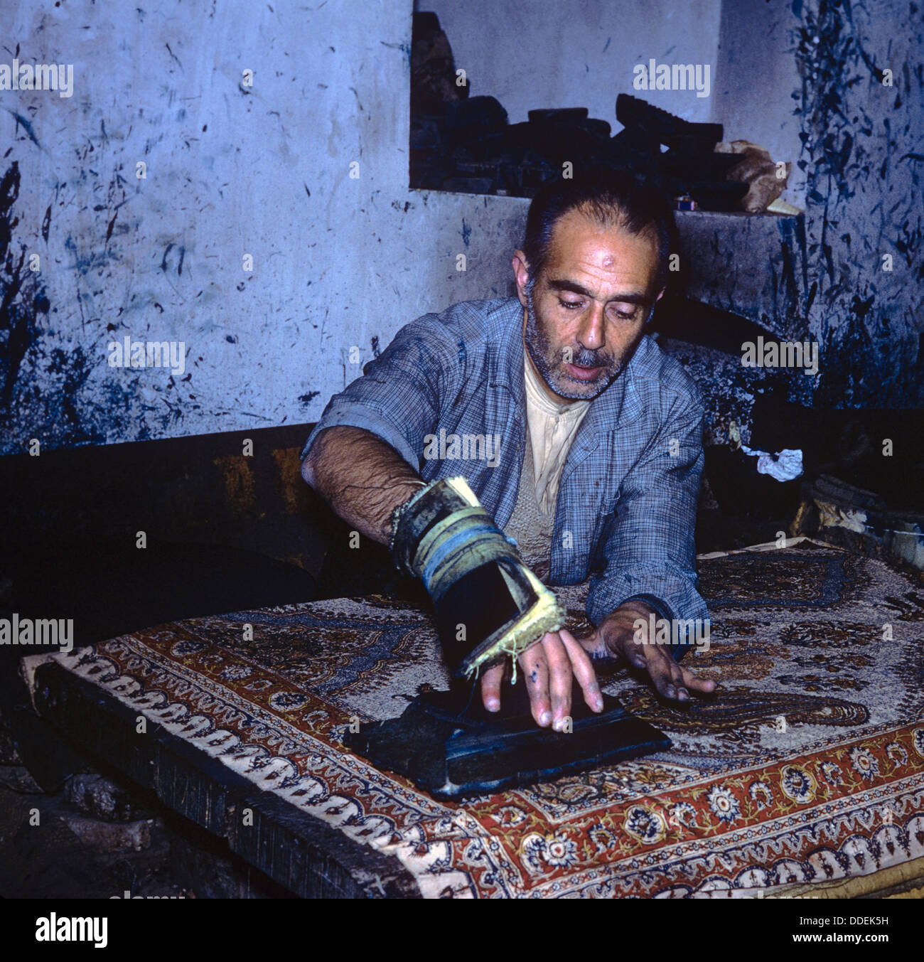 Iranian man hand printing cloth, Isfahan bazaar, Isfahan, Iran 690122 ...