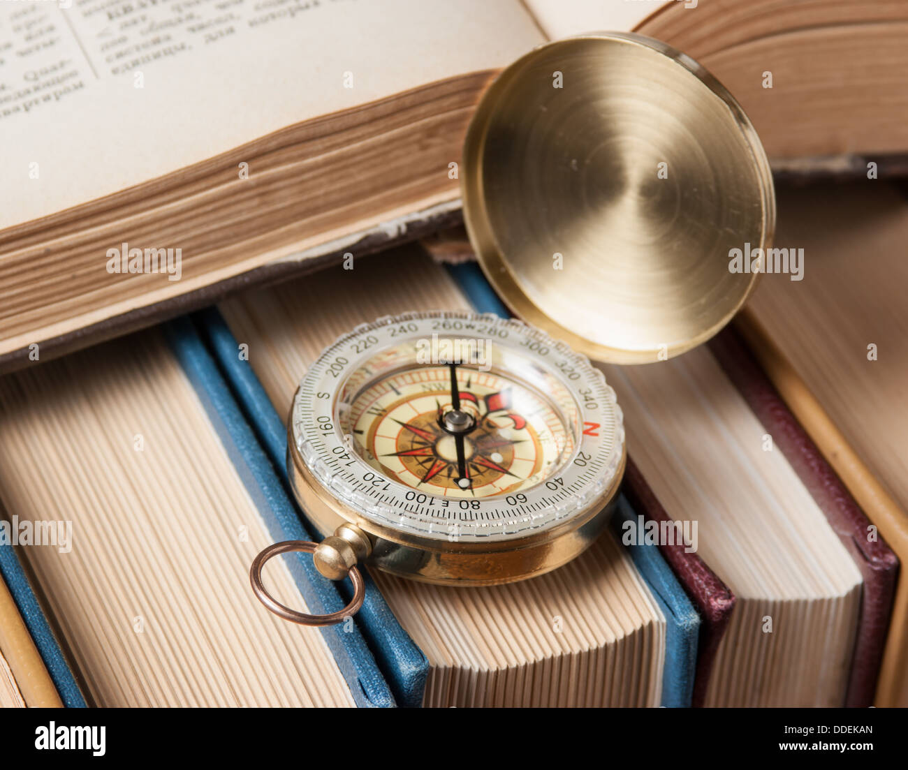 compass and the old books Stock Photo - Alamy