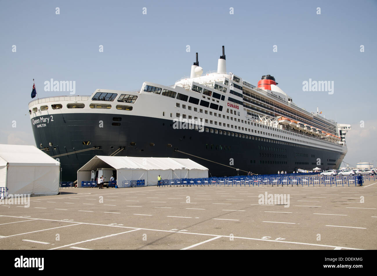 Stern view of cruise ship Queen Mary 2 berthed at Valencia Stock Photo ...