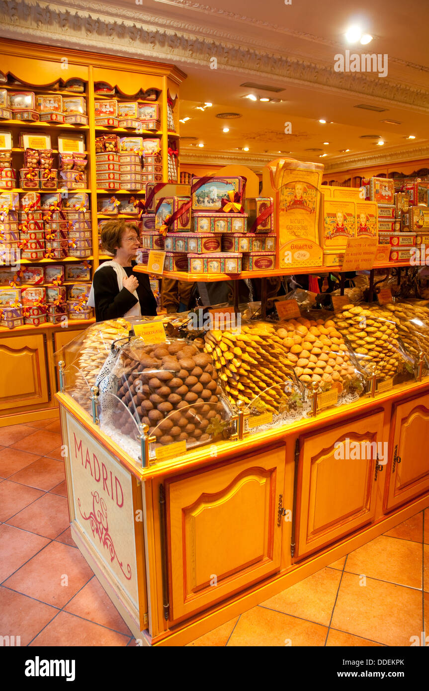 Food store, indoor view. Madrid, Spain Stock Photo - Alamy