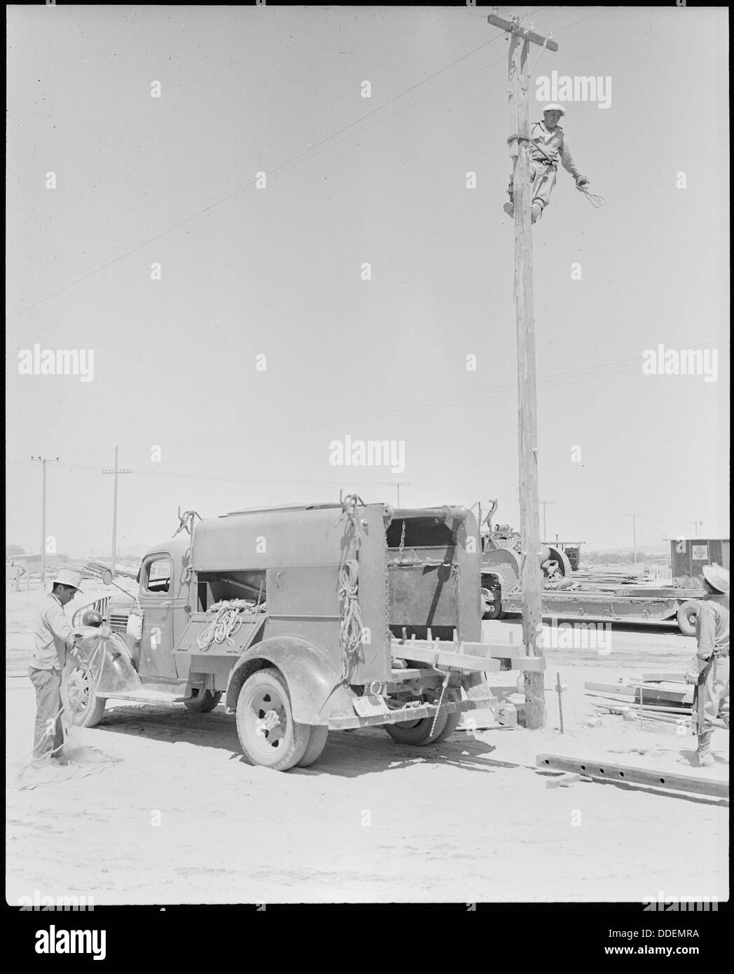 Poston, Arizona. Civilian Conservation Corps telephone crew building ...