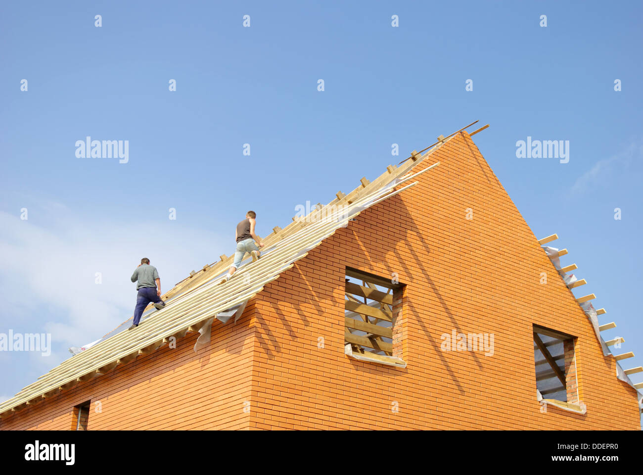Carpenter building roof hi-res stock photography and images - Alamy