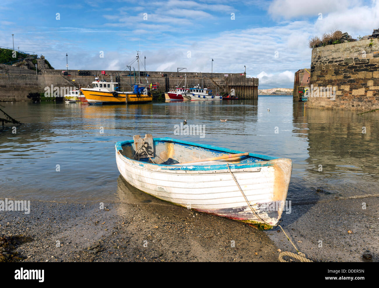 Cornwall fishing boat boats hi-res stock photography and images - Alamy
