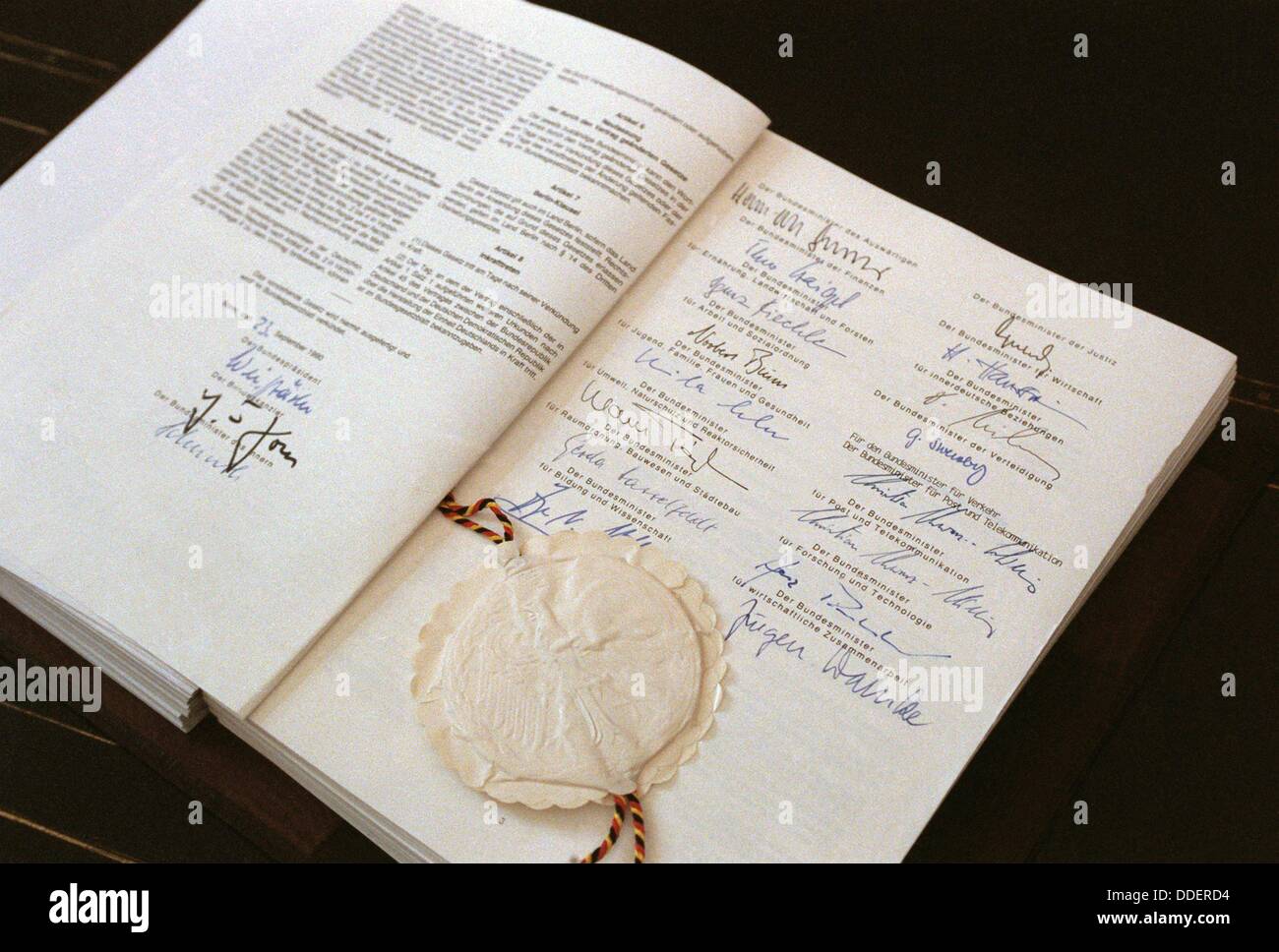 German unification treaty 1990 hi-res stock photography and images - Alamy