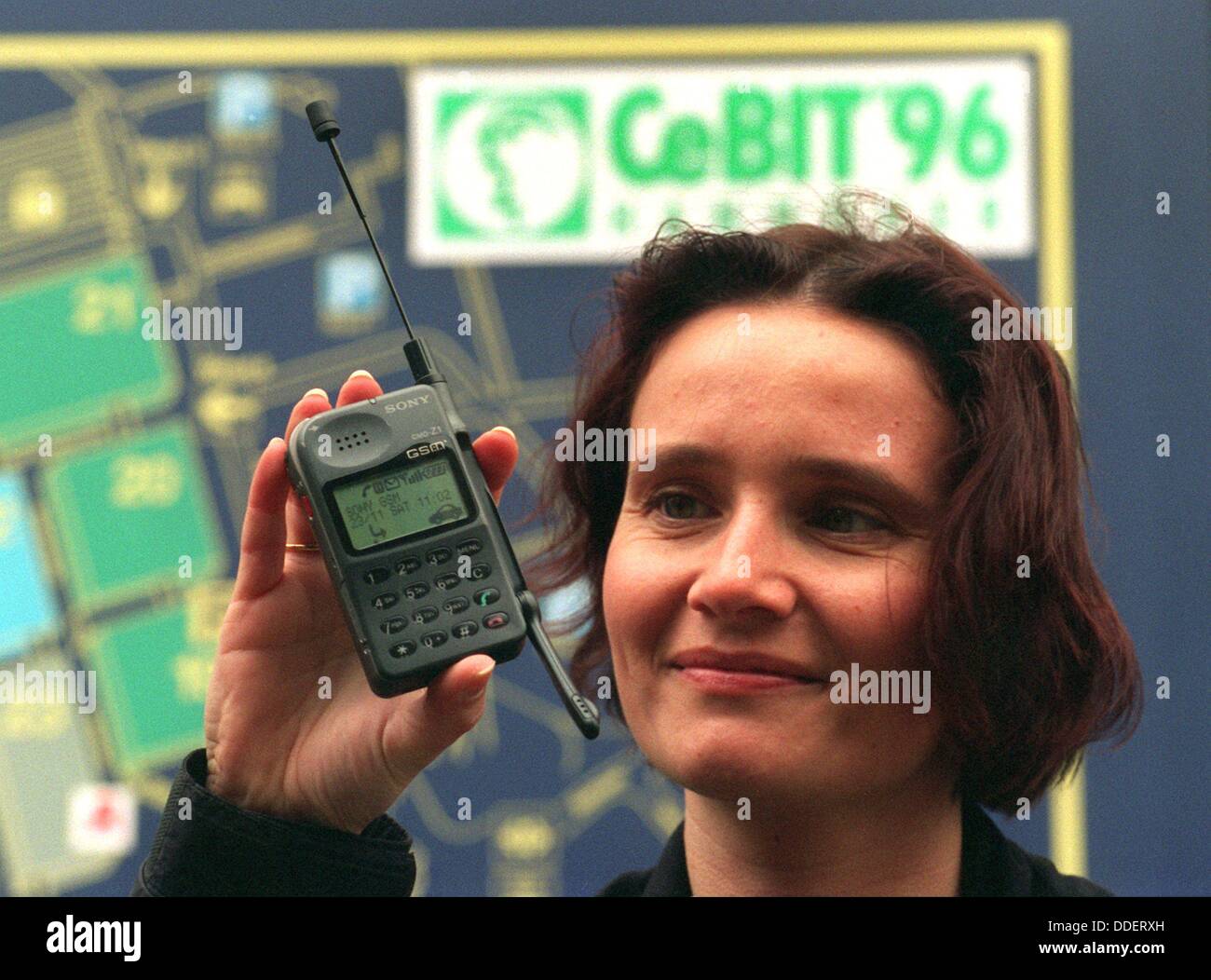 Sony mobile phone 1990s hi-res stock photography and images - Alamy