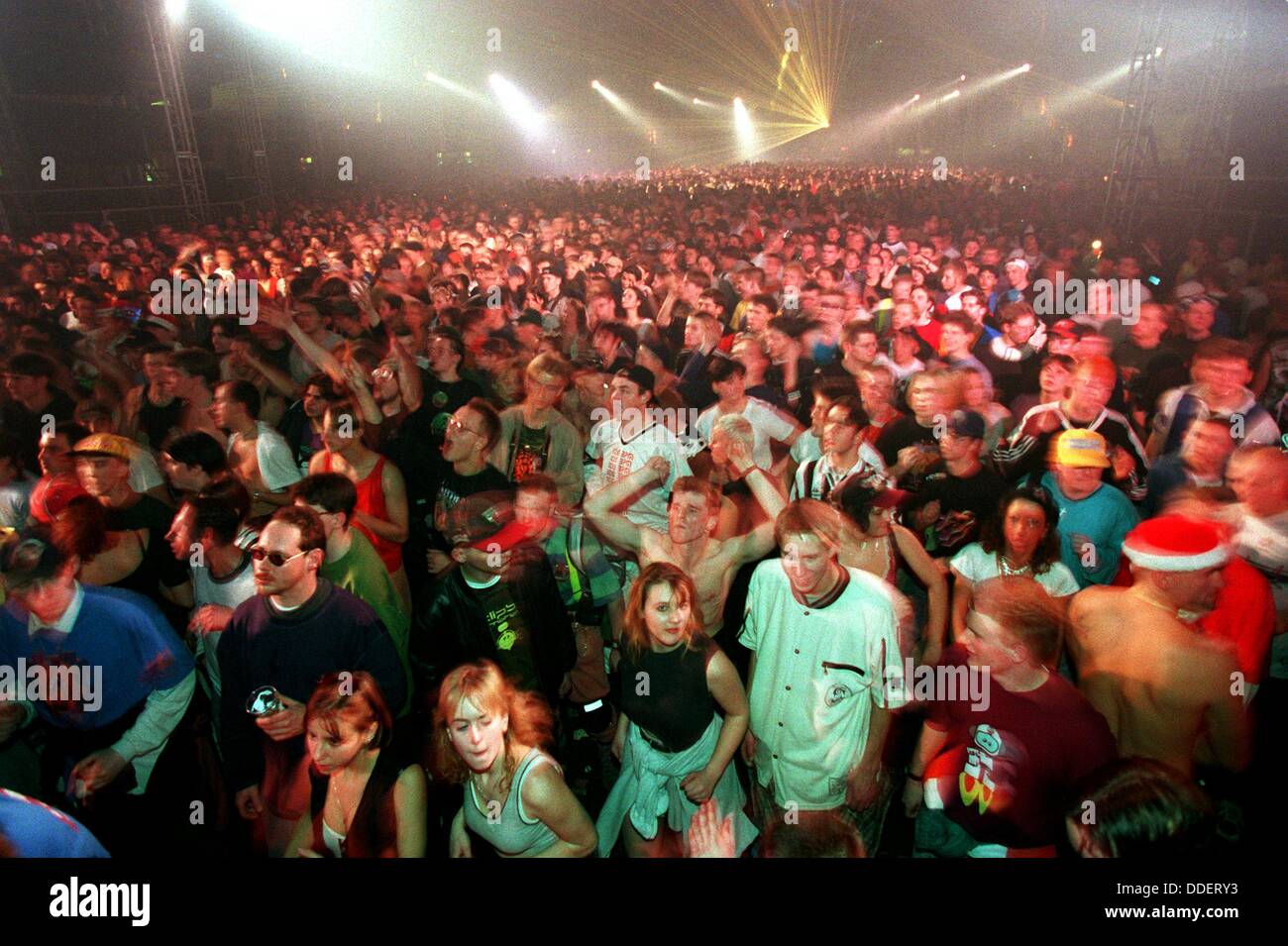 1990s ravers hi-res stock photography and images - Alamy