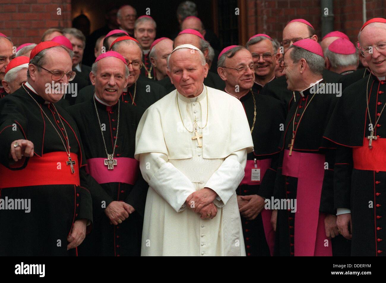 Pope John Paul II. (M) meets members of the German Bishops' Conference ...