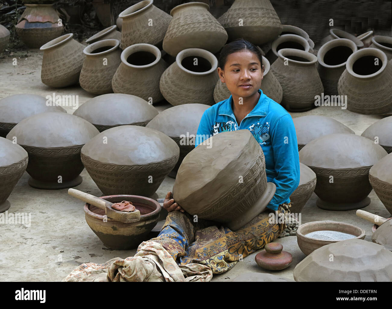 Myanmar pottery making hi-res stock photography and images - Alamy