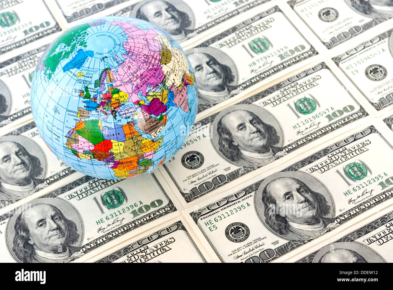 globe and dollars Stock Photo - Alamy