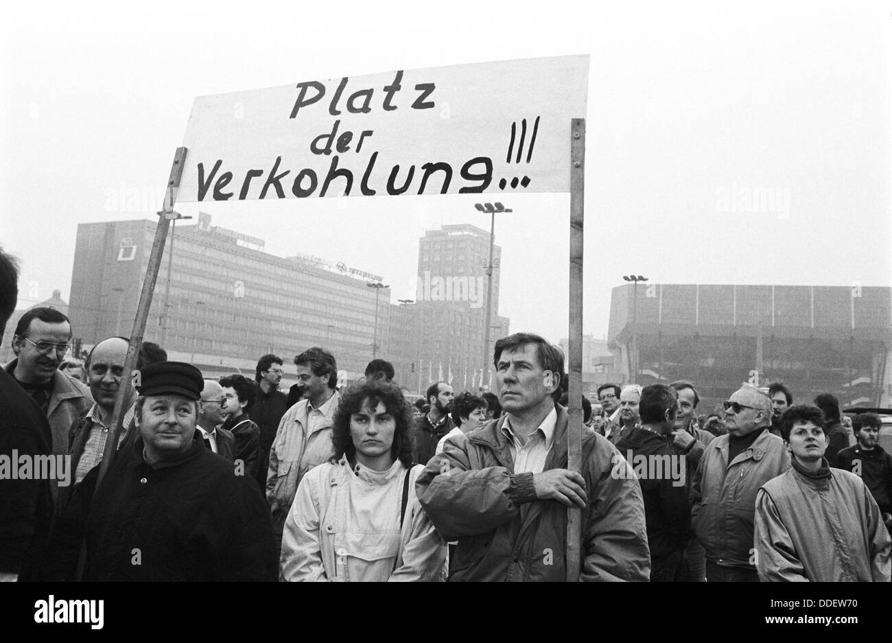 Monday demonstrations take place again in Leipzig in March 1991 to ...