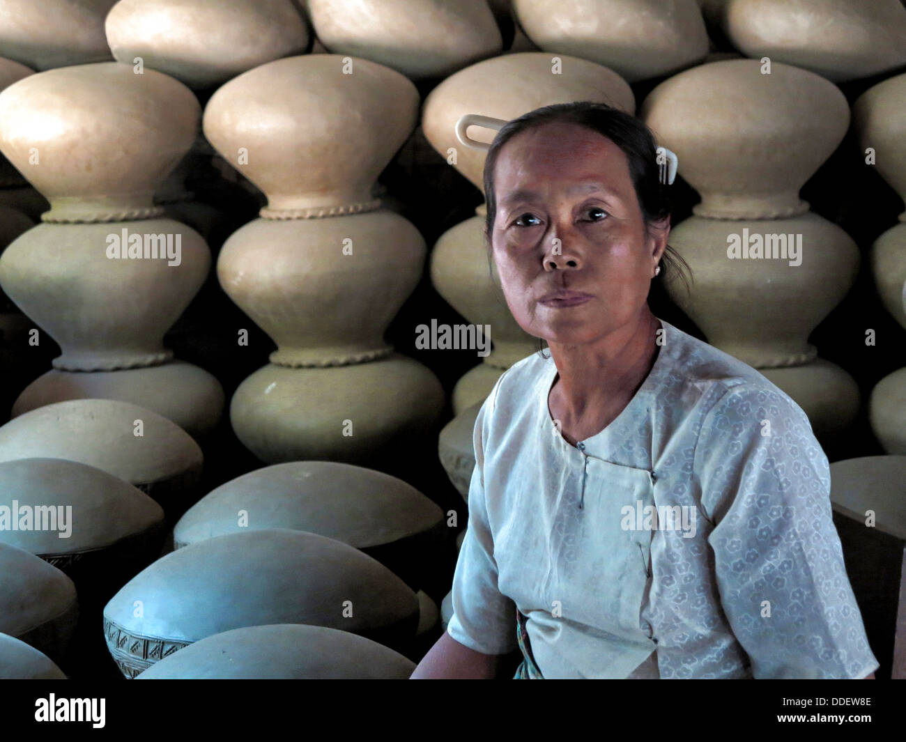Myanmar pottery making hi-res stock photography and images - Alamy