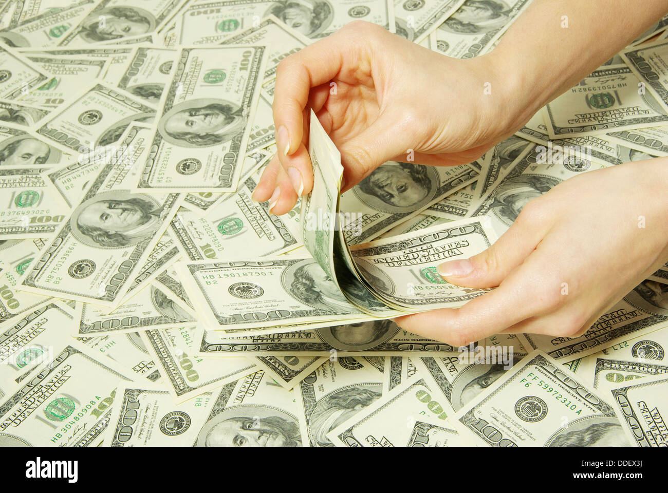 hand with money Stock Photo - Alamy