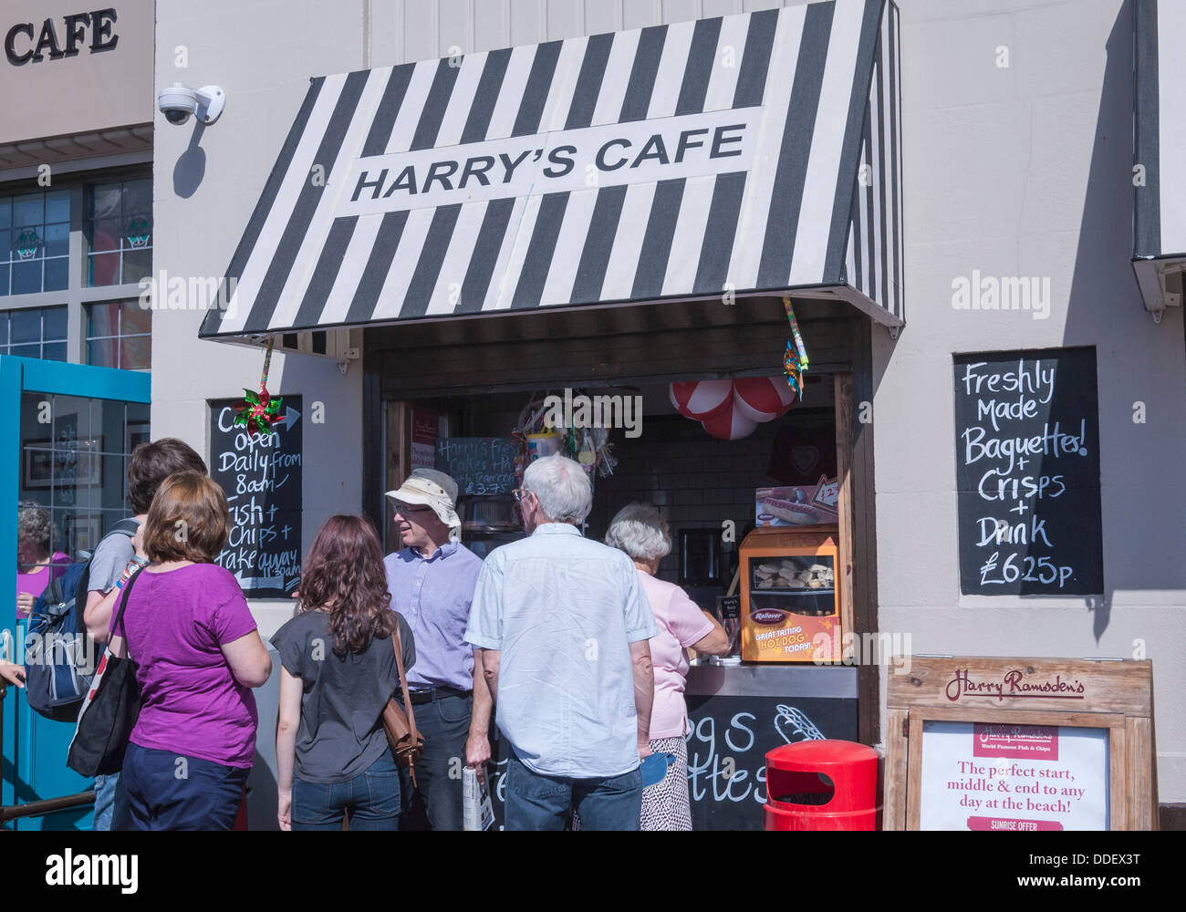 Queue outdoors hi-res stock photography and images - Alamy