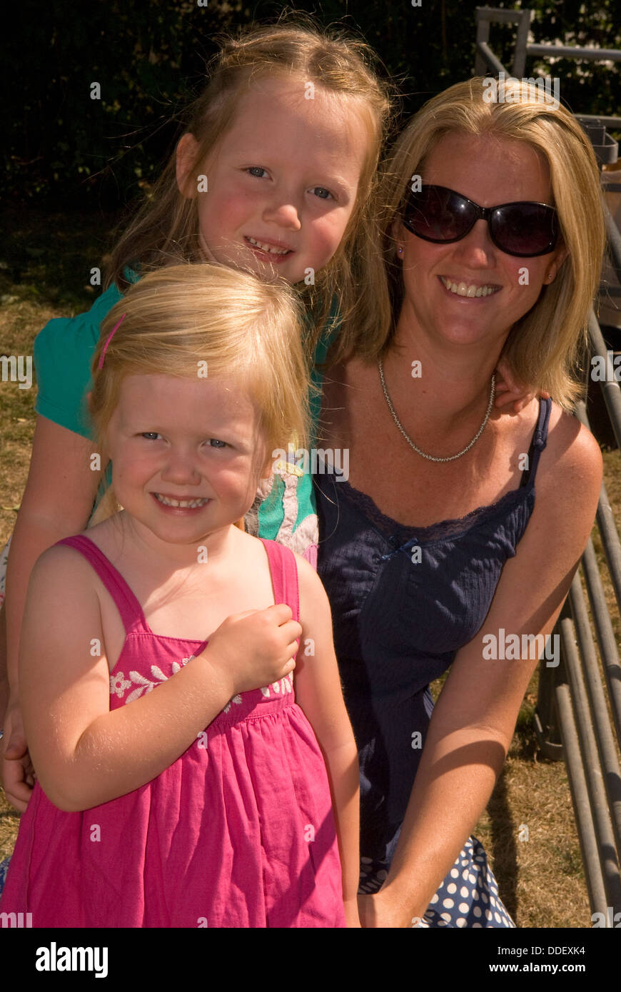 Mom and daughters dress hi-res stock photography and images - Alamy
