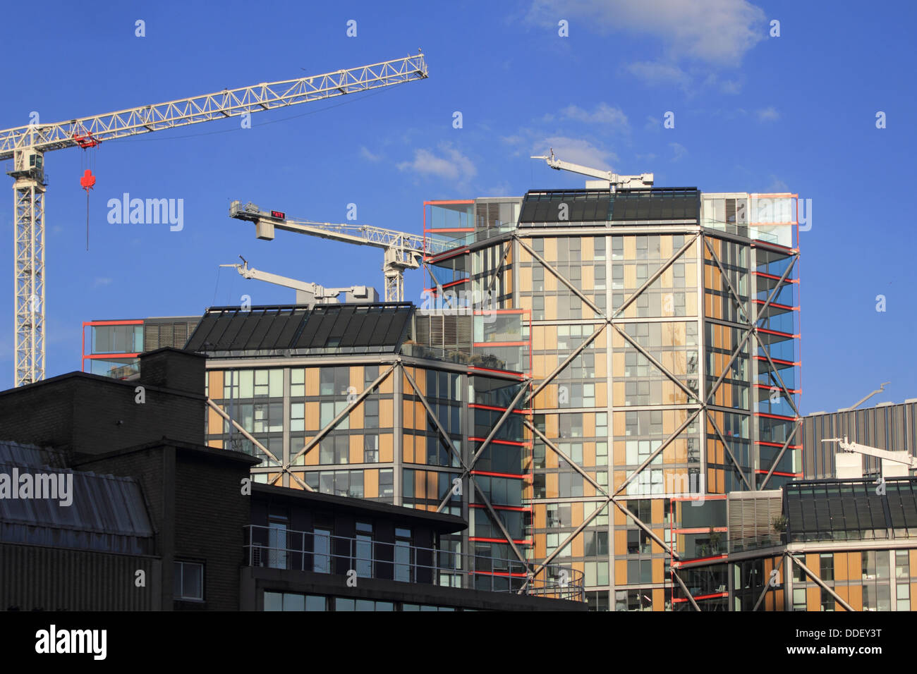 Modern tower blocks hi-res stock photography and images - Alamy