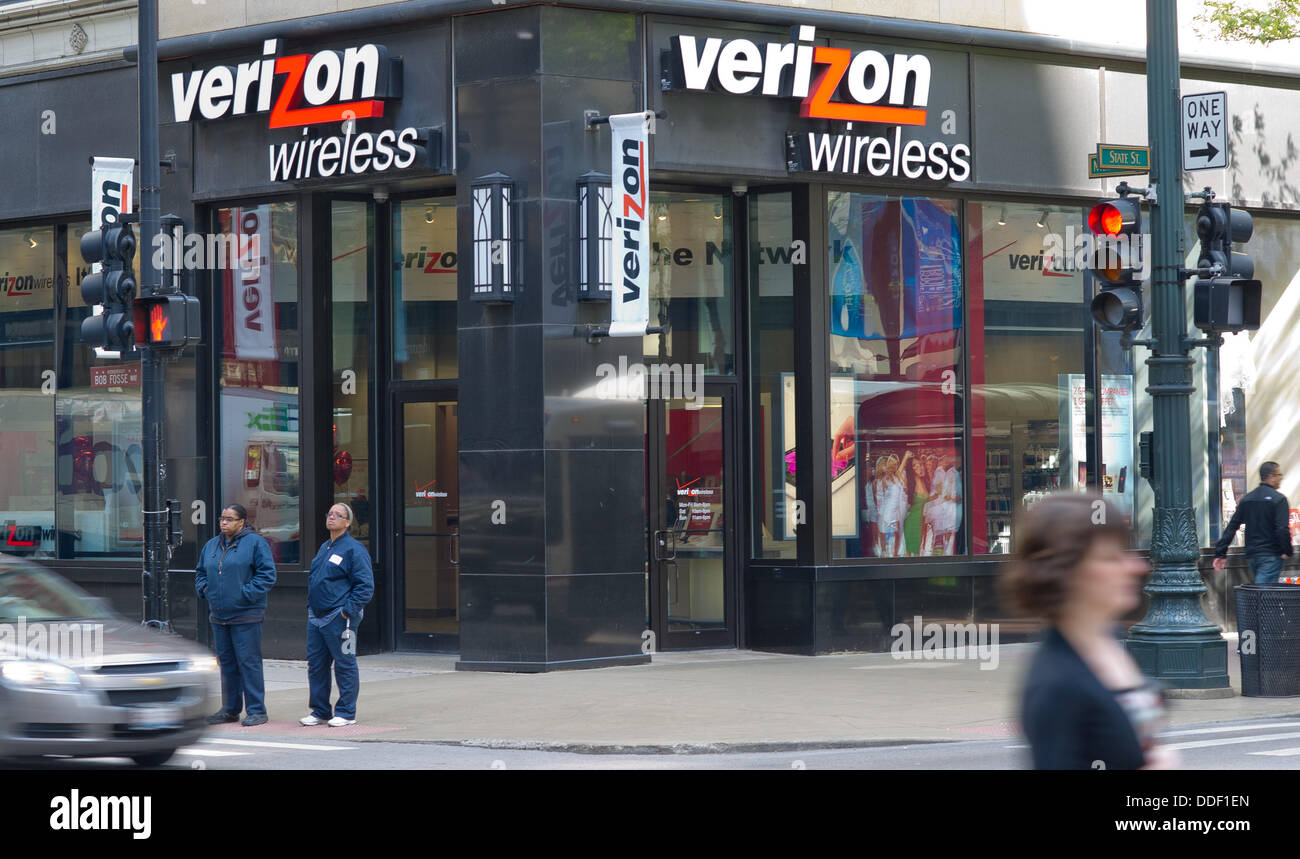 A file photo dated 22 May 2012 shows a a Verizon branch in Chicago ...