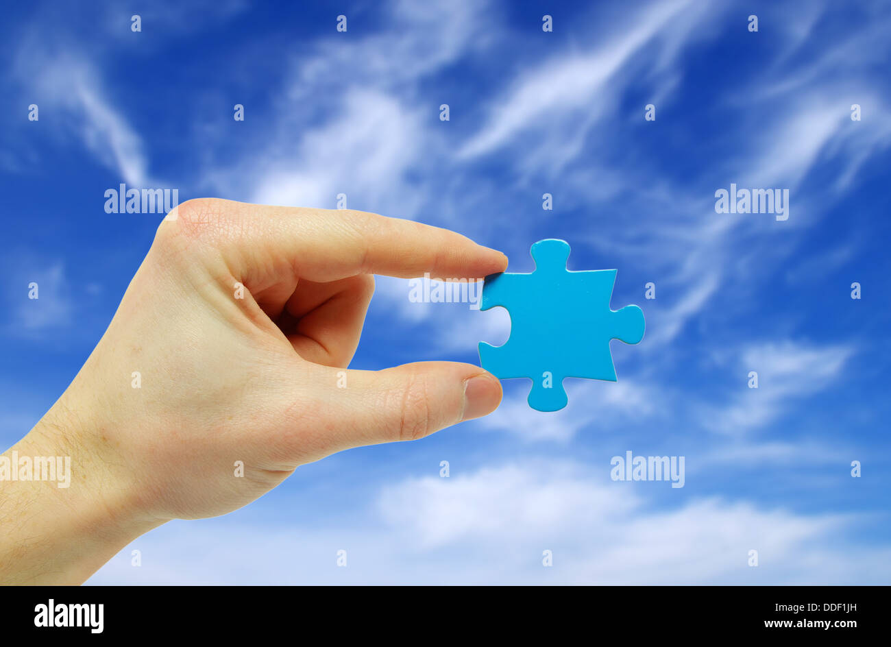puzzle in hand Stock Photo - Alamy