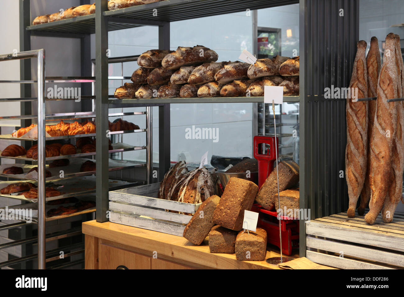 Bread bakery display hi-res stock photography and images - Alamy