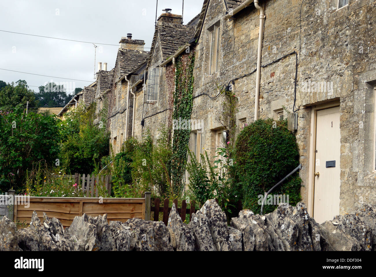 cottage gardens Upper Slaughter, Cotswolds, Glouceatershire, England ...