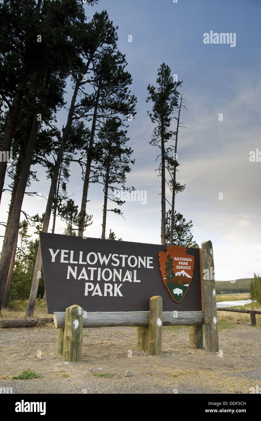 Yellowstone national park sign hi-res stock photography and images - Alamy