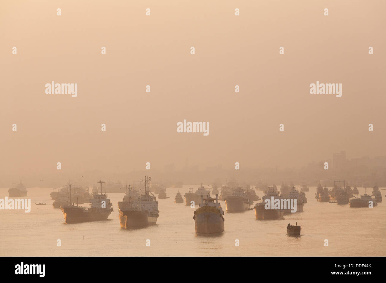 Karnaphuli river hi-res stock photography and images - Alamy