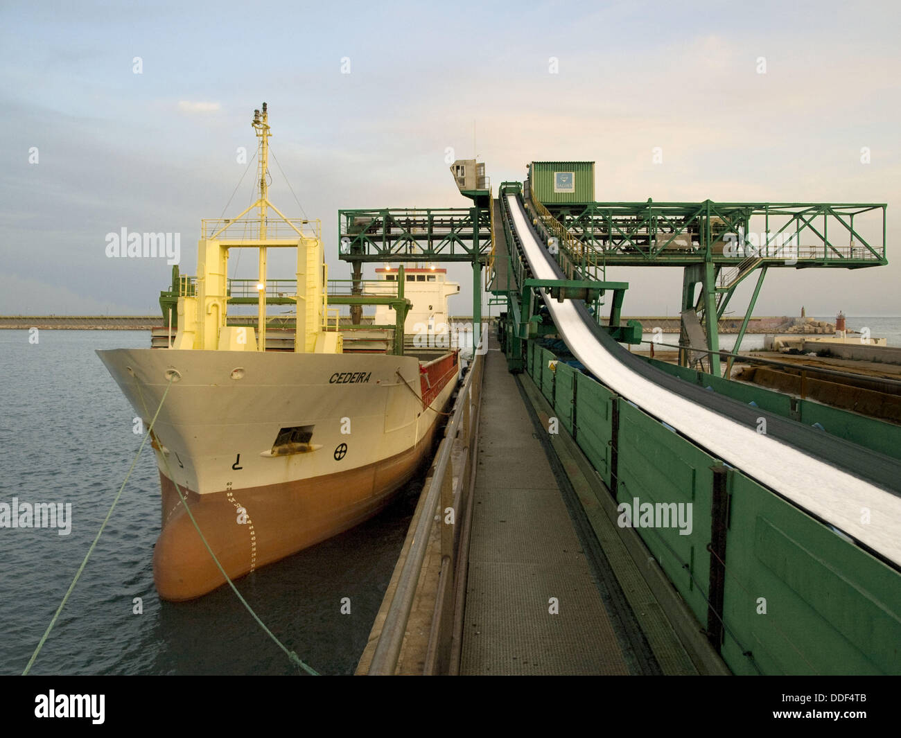 Cargo salt load load loading hi-res stock photography and images - Alamy