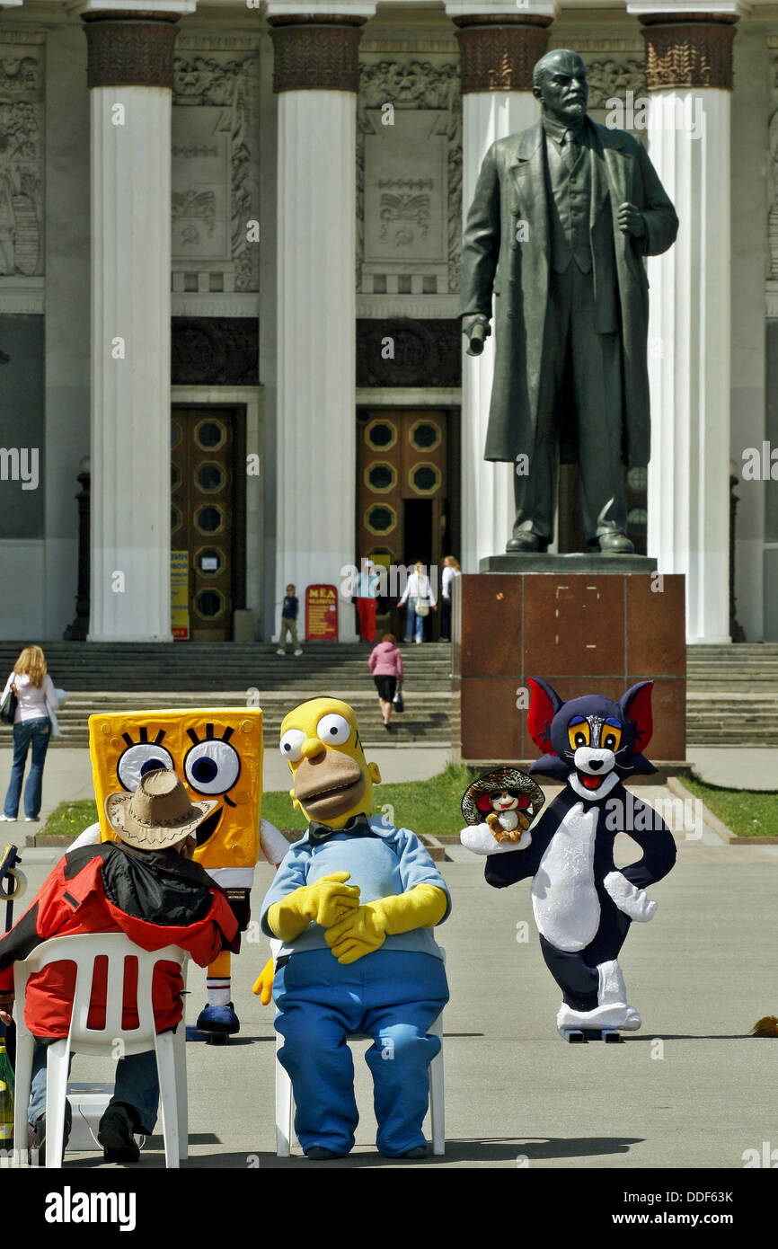 Animated TV characters and statue of Lenin. Moscow. Russia Stock Photo ...