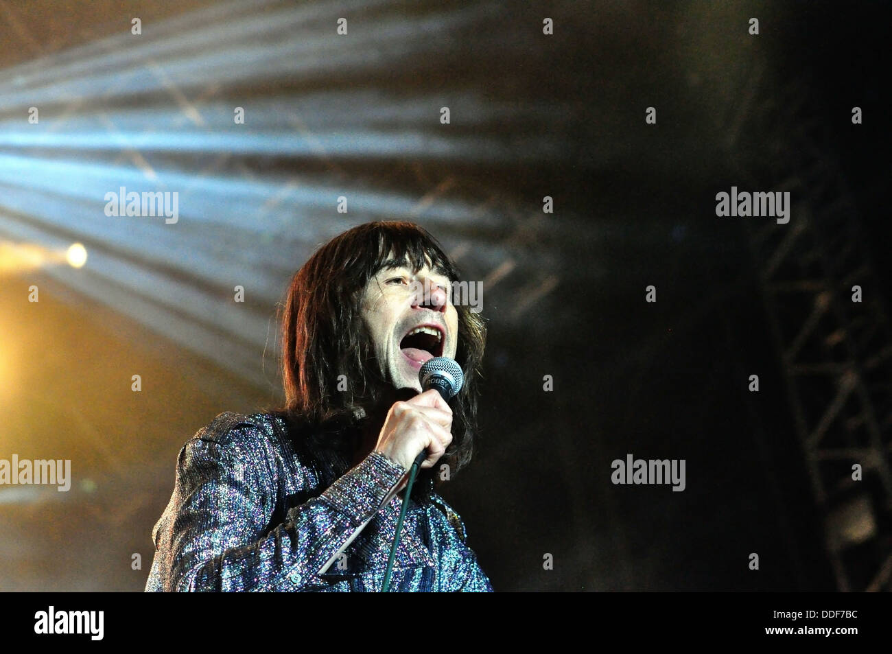 Primal scream bobby gillespie hi-res stock photography and images - Alamy