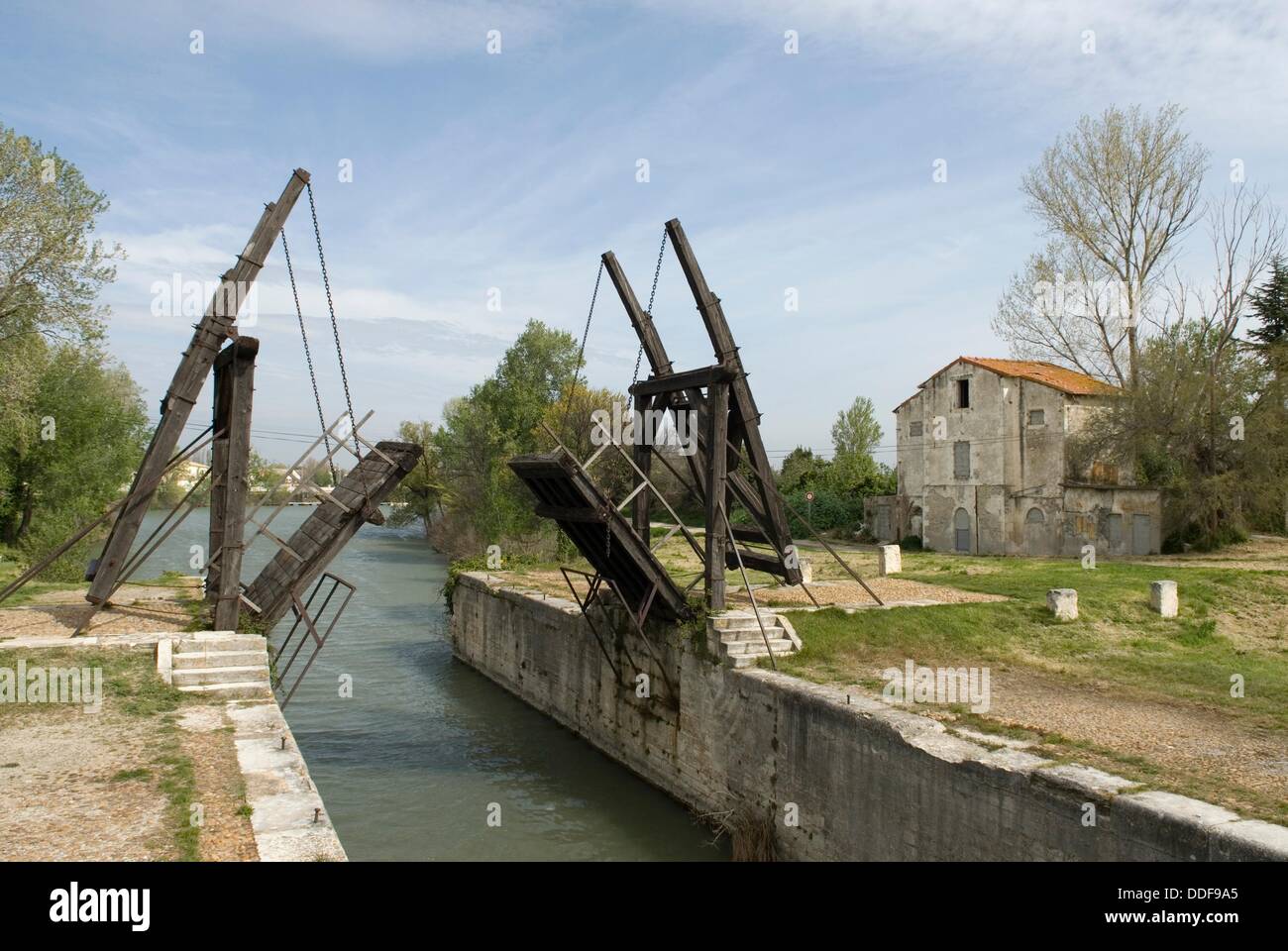 Langlois bridge arles hi-res stock photography and images - Alamy