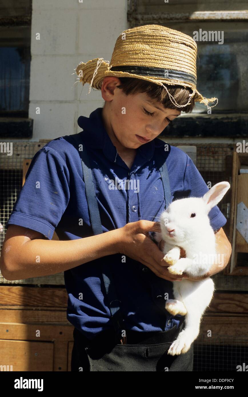 Kid amish child hi-res stock photography and images - Alamy