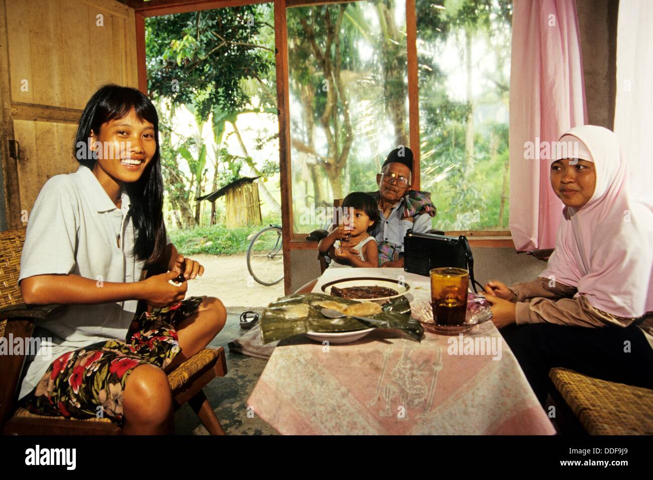 Indonesia family not animal hi-res stock photography and images - Alamy
